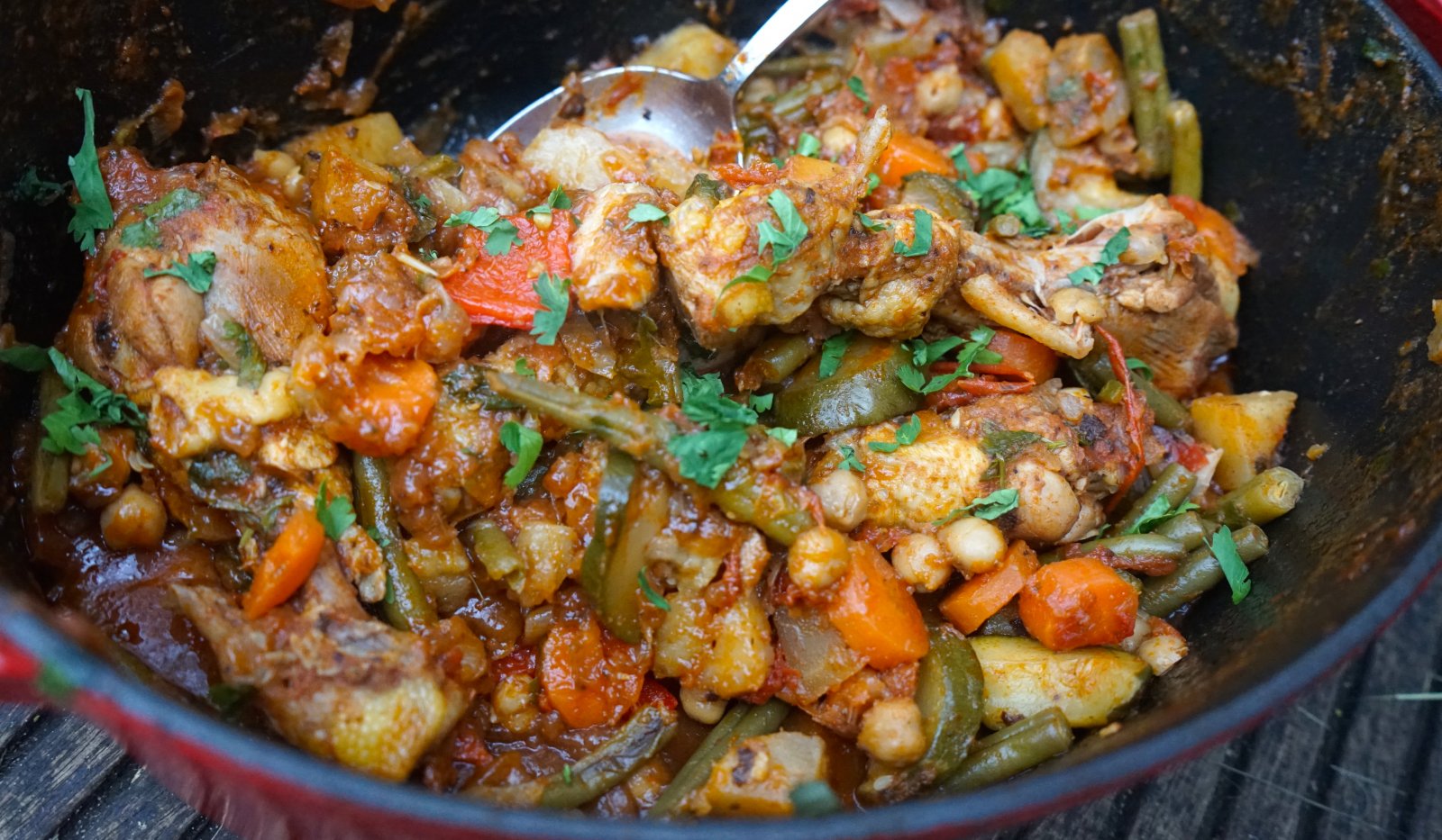 Marokkaanse stoofpot, met kip, kikkererwten en veel groente